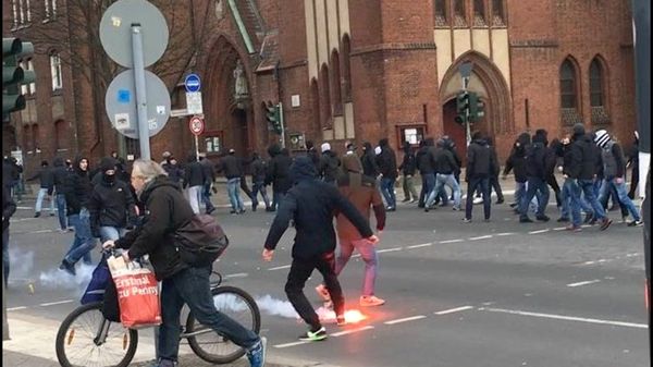 Terror en las calles de Berlín: brutal pelea entre ultras del Hertha y ... Terror en las calles de Berlín: brutal pelea entre ultras del Hertha y ...