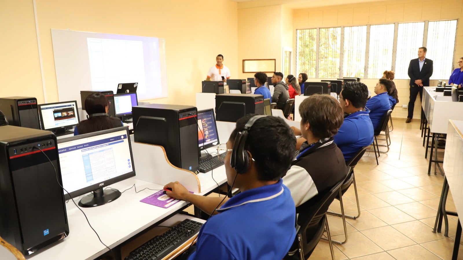 Fundación Terra inaugura el primer Centro POETA DigiSpark